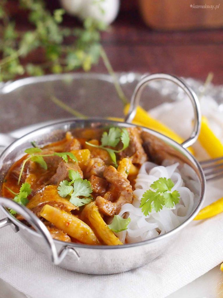 Tajskie czerwone curry z dynią i gęsią / Thai red curry with goose and ...